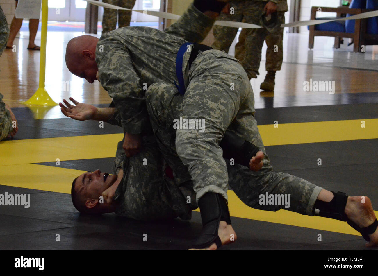 Modern army combatives program hi-res stock photography and images - Alamy