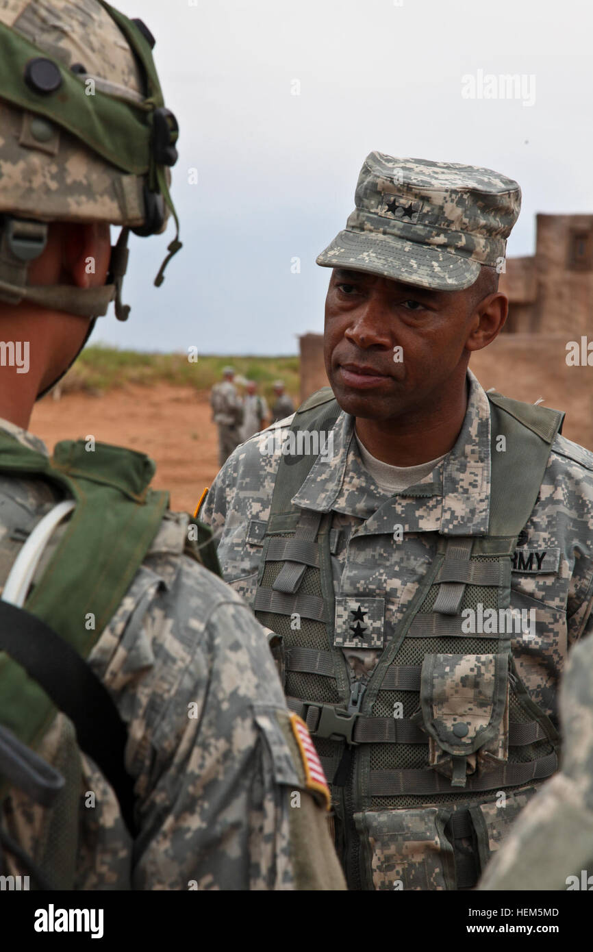 Soldiers from 3/41 Infantry, 1st Brigade Combat Team, 1st Armored ...