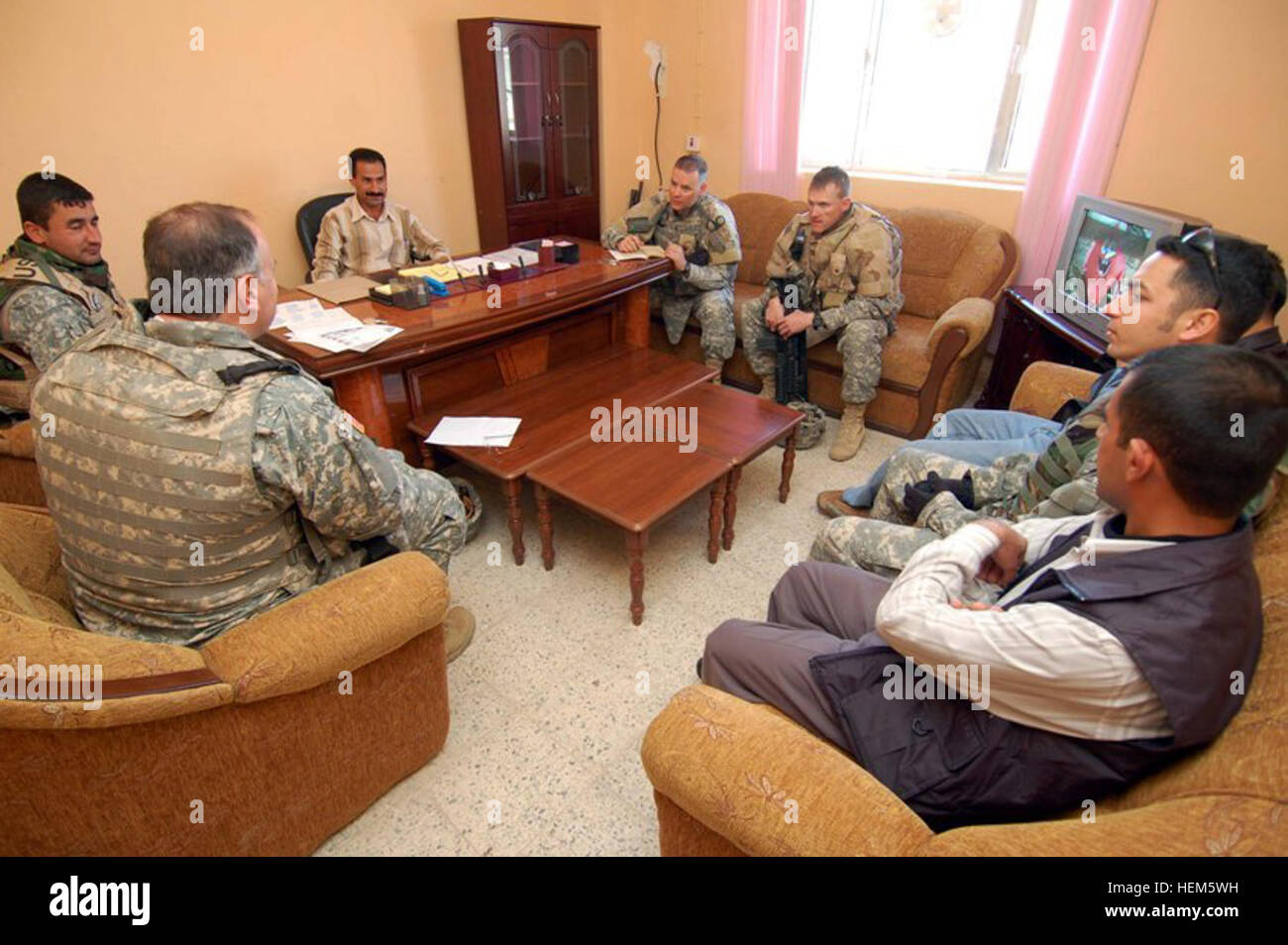 Detectives with Kirkuk's Major Crimes Unit (MCU) and Wyoming Army ...