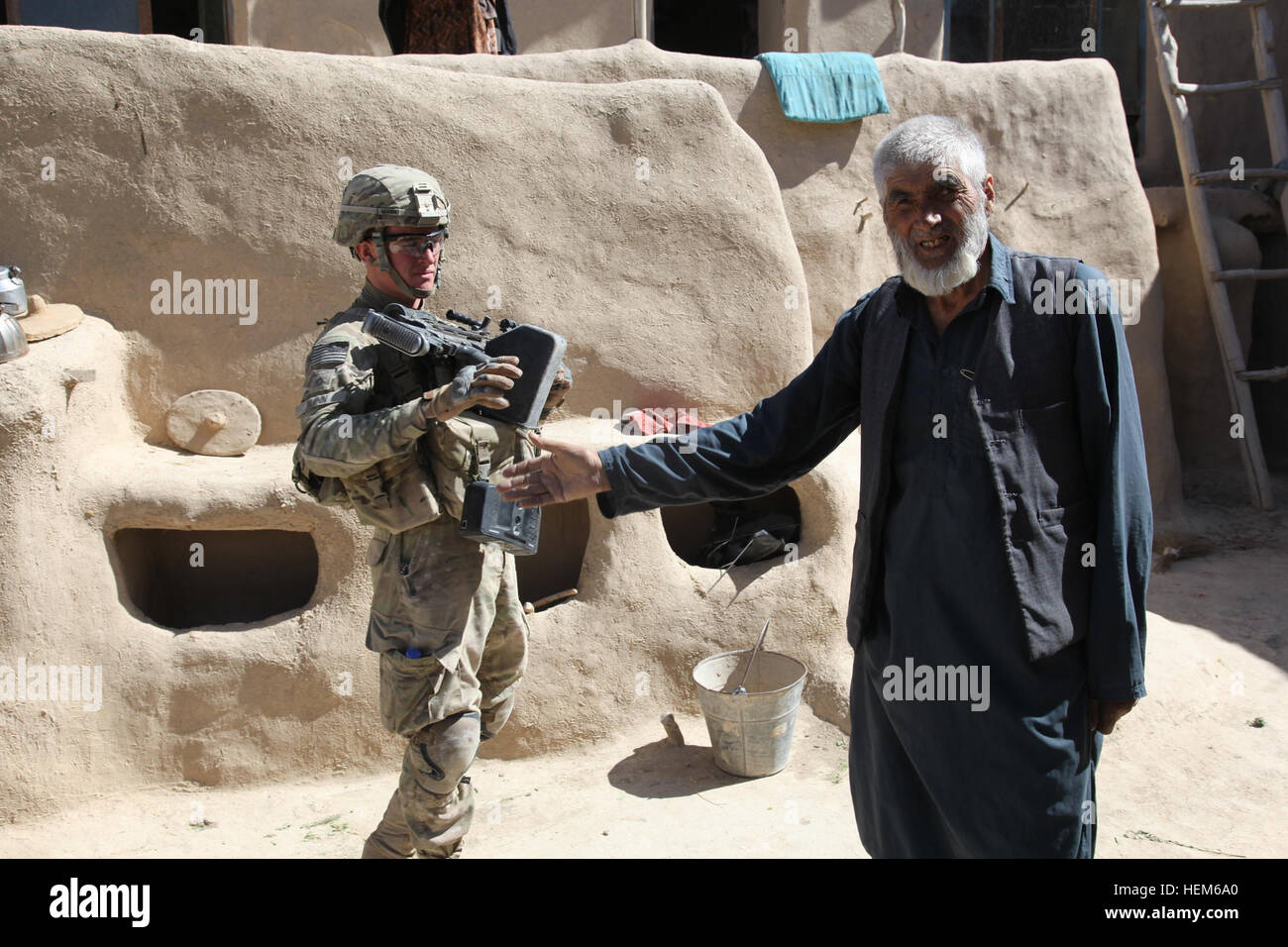 U s army platoon conducts hi-res stock photography and images - Alamy