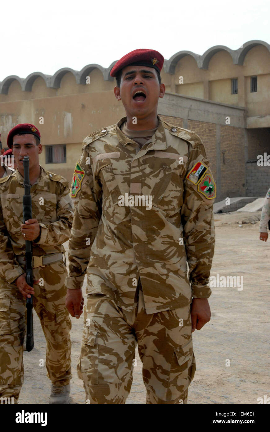 Commandos of the 14th Iraqi Army Division practice operating in crowd ...