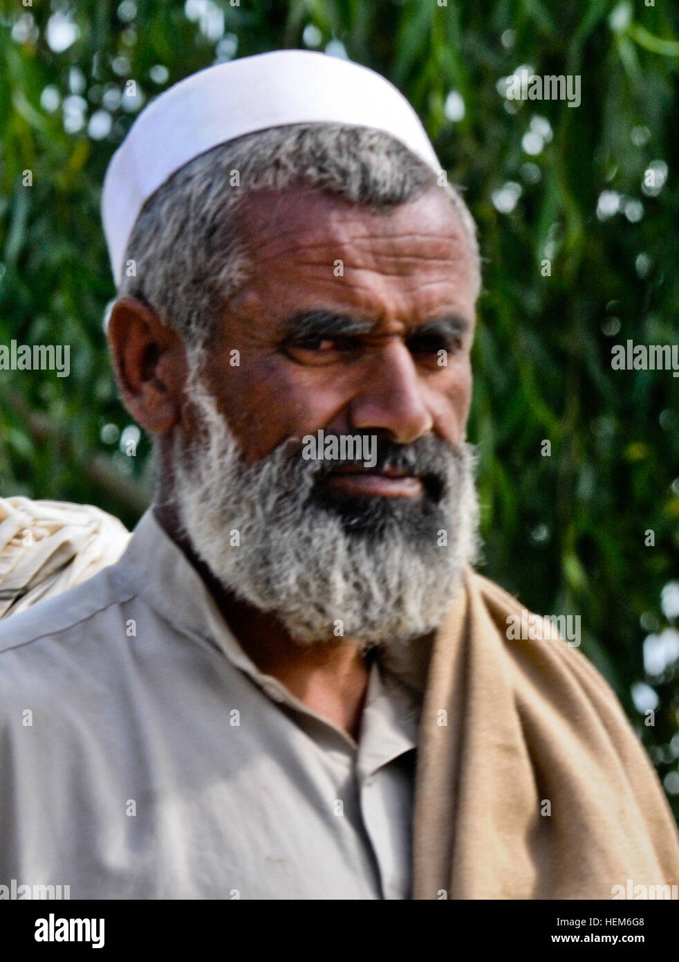 A father waits with his son while paratroopers of 3rd Platoon, Dog ...