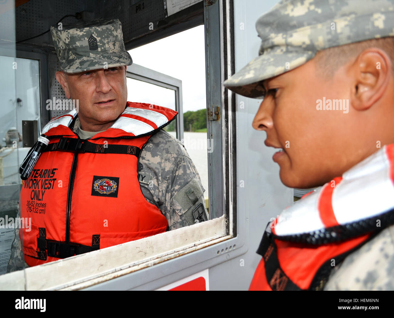 Army warping tug hi-res stock photography and images - Alamy