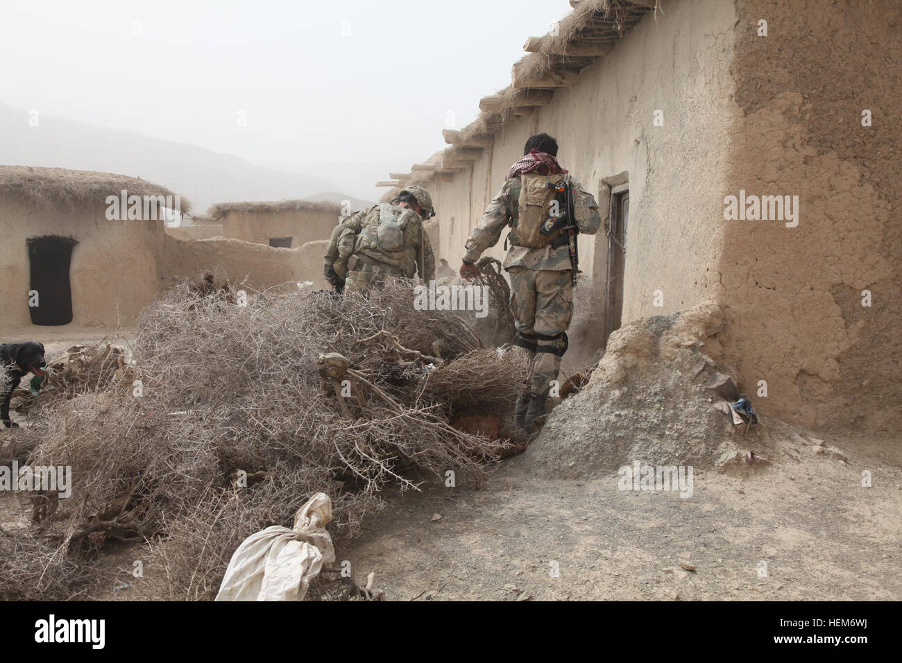 Senior Airmen O'neil, his military dog Pepe, and Afghan Border Police ...