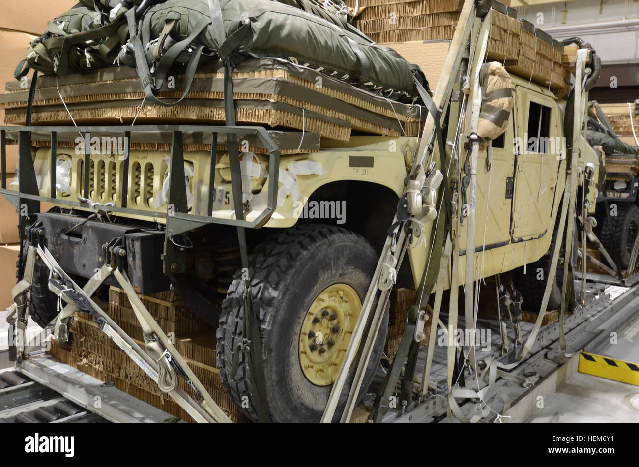 Humvee drop hi-res stock photography and images - Alamy