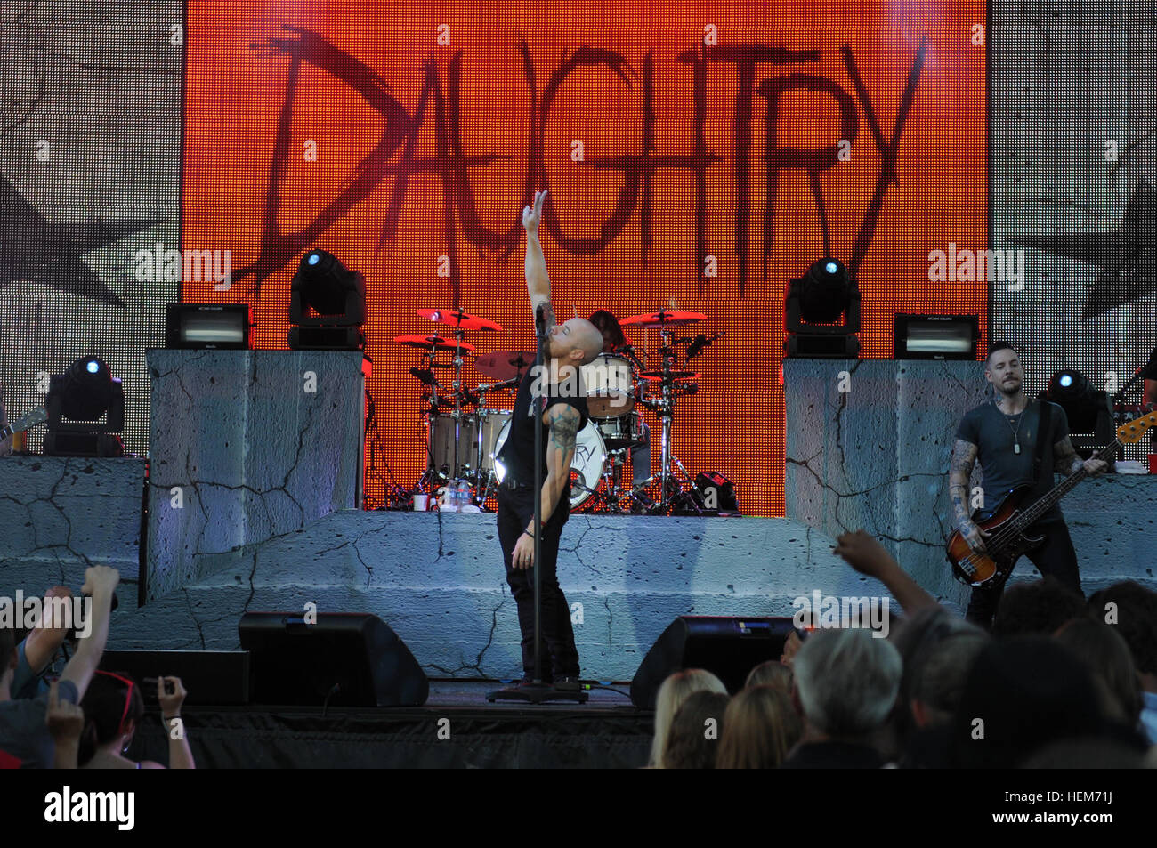 Chris Daughtry, lead singer of rock band Daughtry, performs for ...