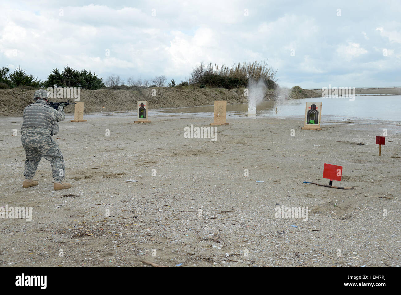 A U.S. Soldier with the 511th Military Police Platoon aims at a target ...