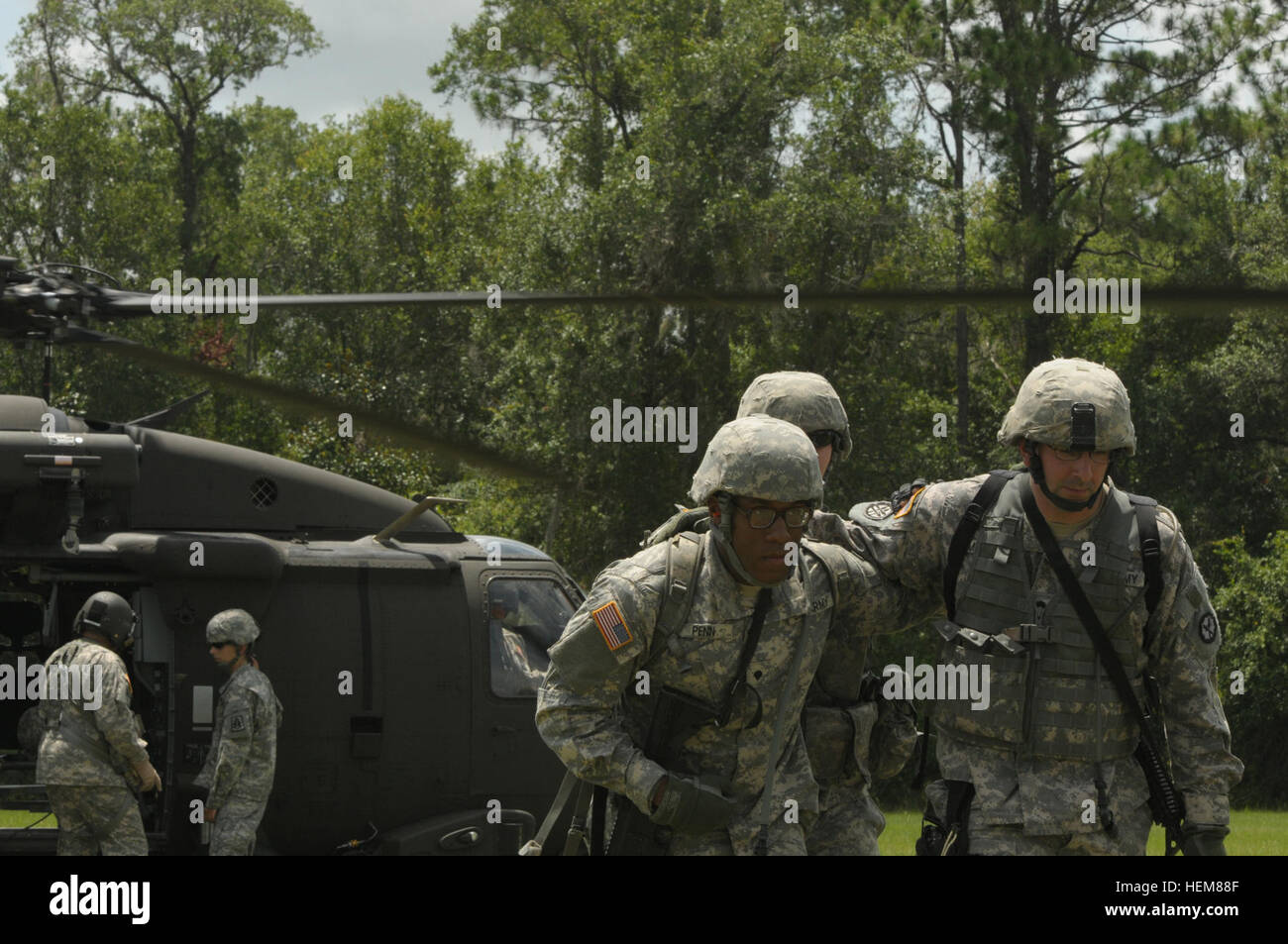 U.S. Army Reserve Soldiers with the 320th Military Police Company ...