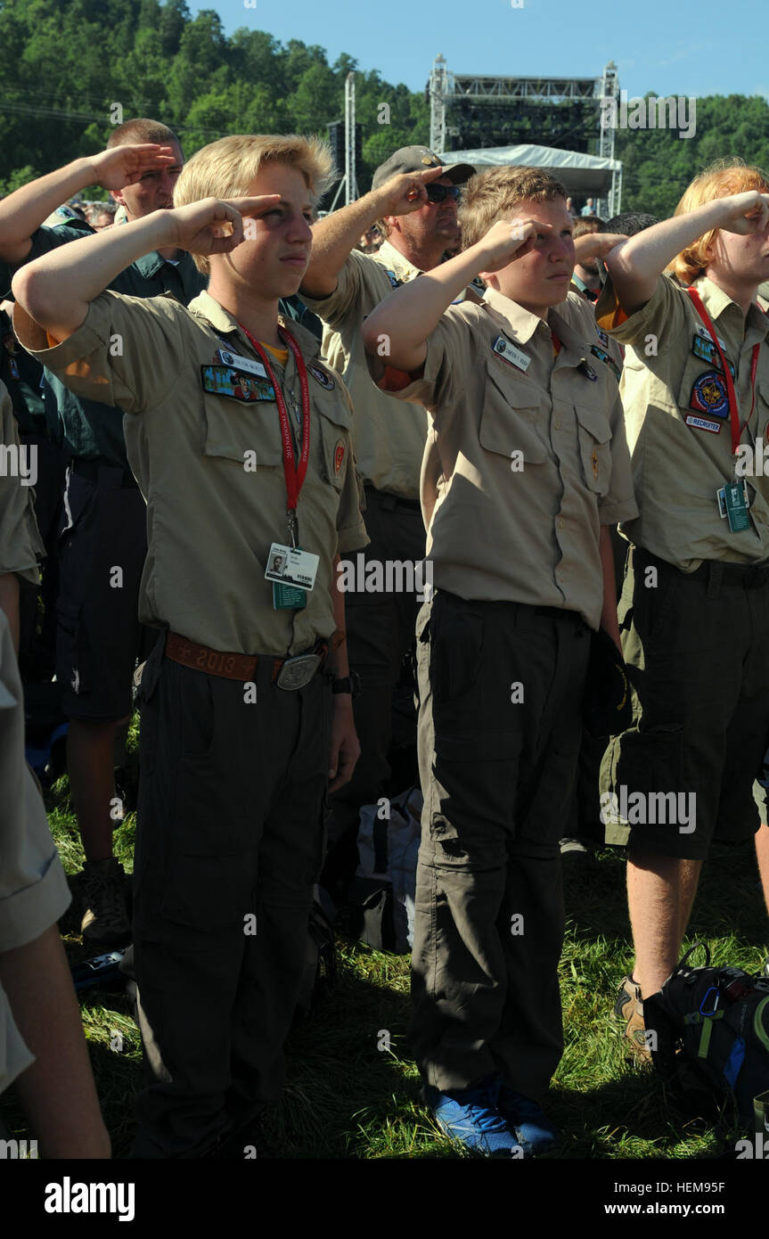 Scouts and salute hi-res stock photography and images - Alamy