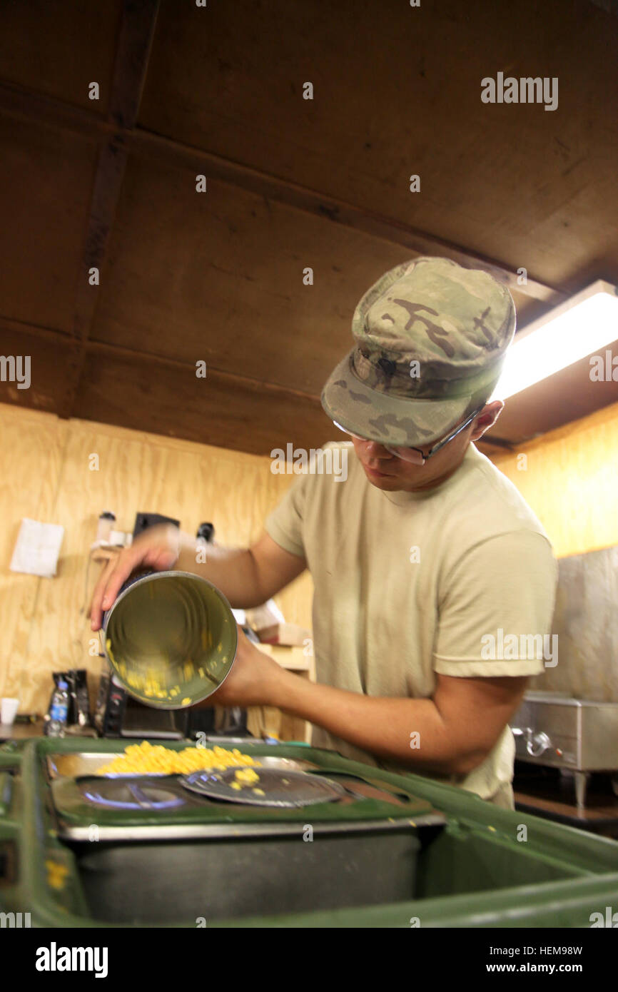 U s army food service specialist hi-res stock photography and images ...