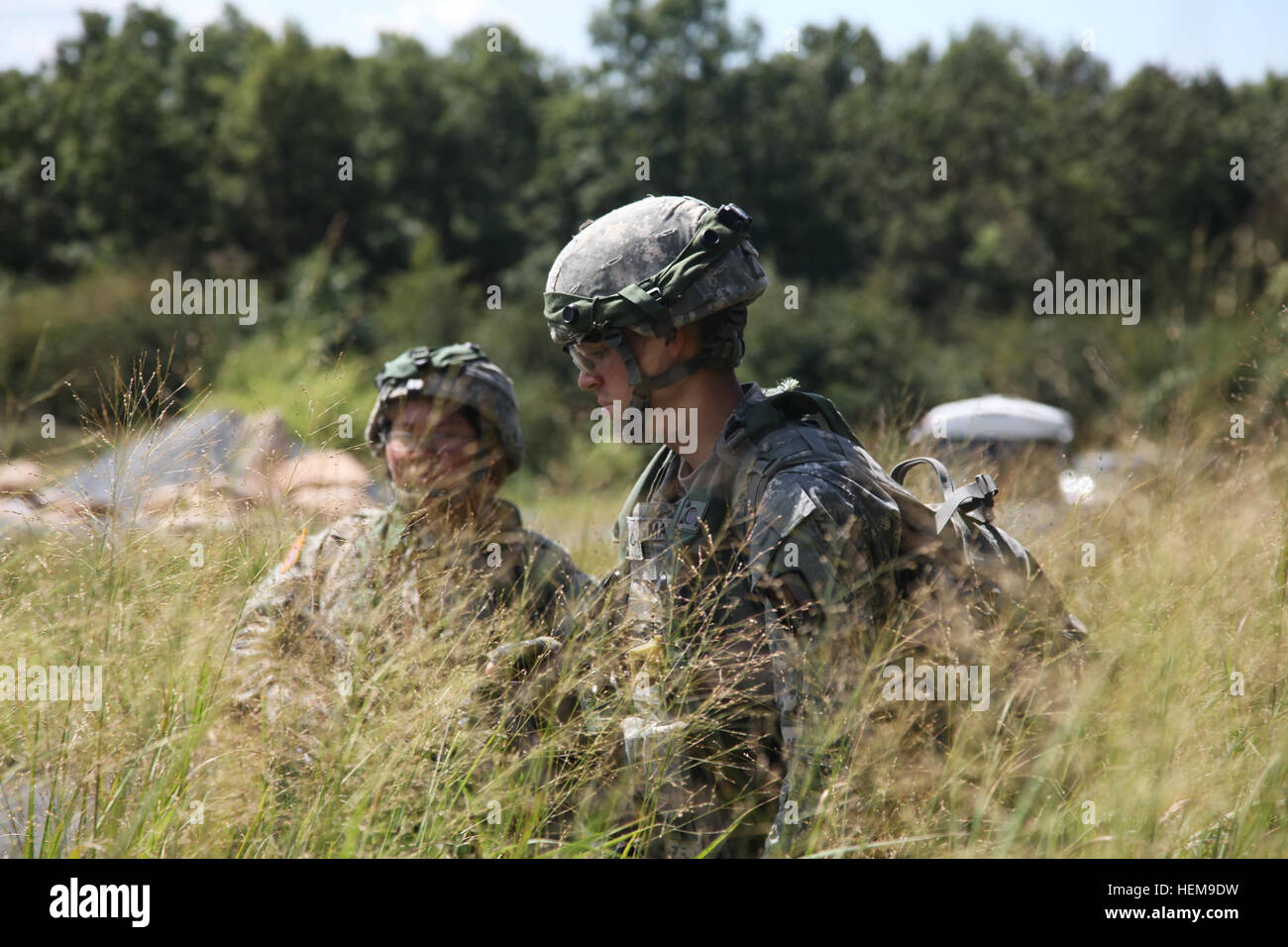 U.S. Army Spc. Mitchel Makowicz, foreground, and Spc. Jennifer Grier ...