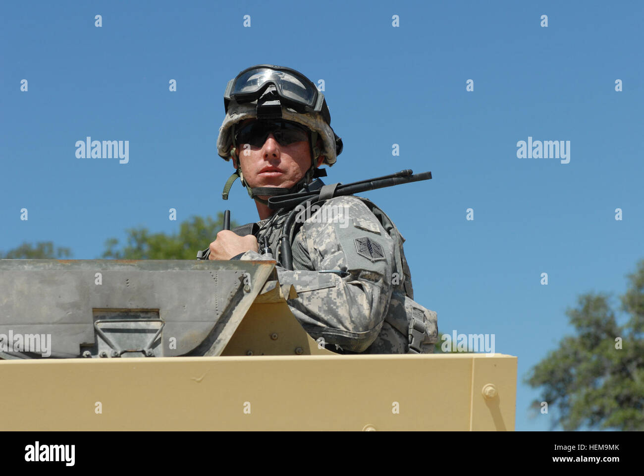Members of the 81st Civil Affairs Battalion conduct react to an IED ...