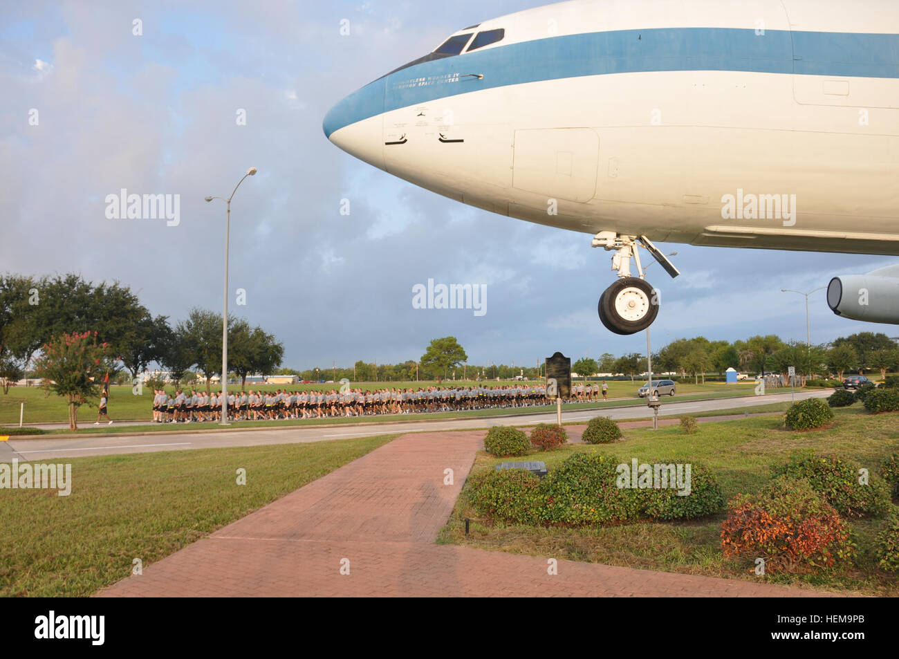 Soldiers from the 75th Training Command of the U.S. Army Reserve ...