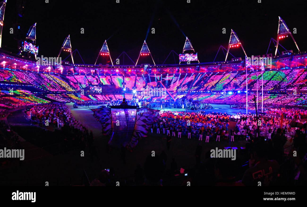 An elaborate light show concludes the 2012 Paralympic Games at London ...