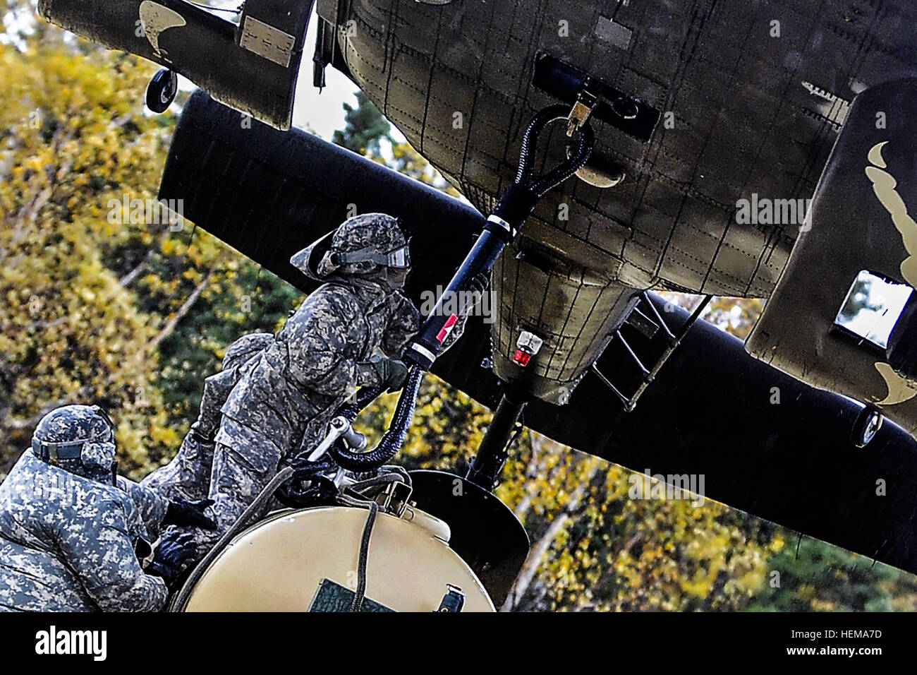 Soldiers from the 6th Engineer Battalion, Forward Support Company ...