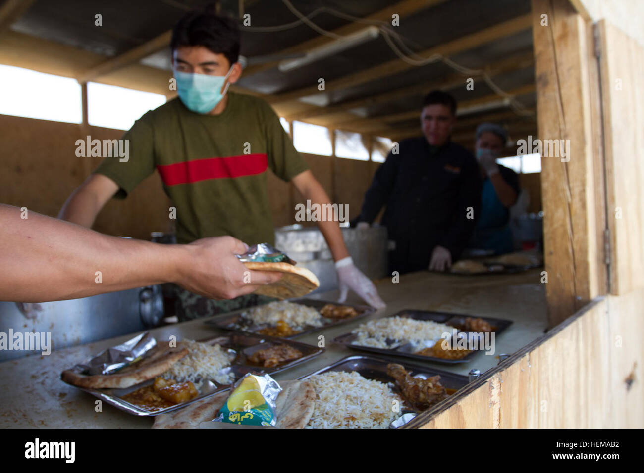 Afghan National Army soldiers prepare trays of food for ANA recruits ...