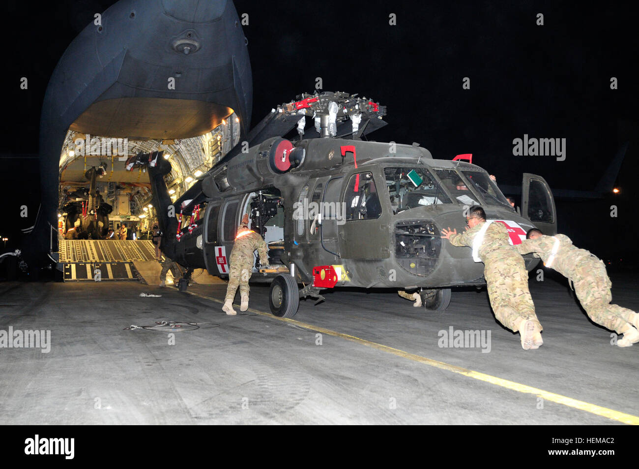 Soldiers from 209th Aviation Support Battalion, 25th Combat Aviation ...