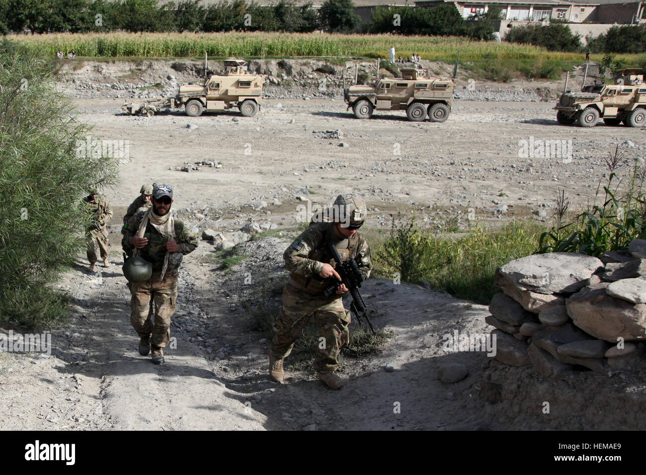 U.S. soldiers with Delta Company, 1st Battalion (Airborne), 143rd ...