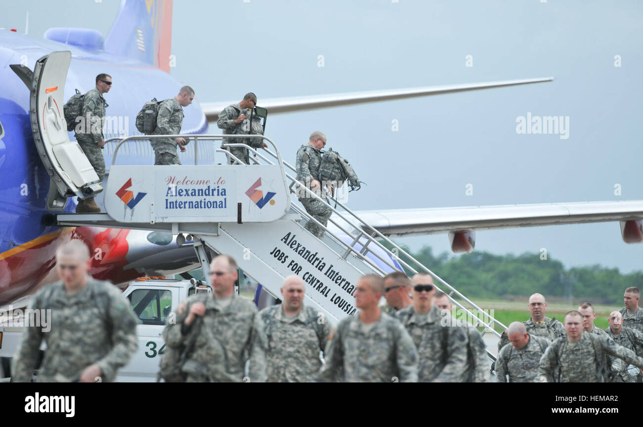 Soldiers with the 86th Infantry Brigade Combat Team (Mountain) depart a ...