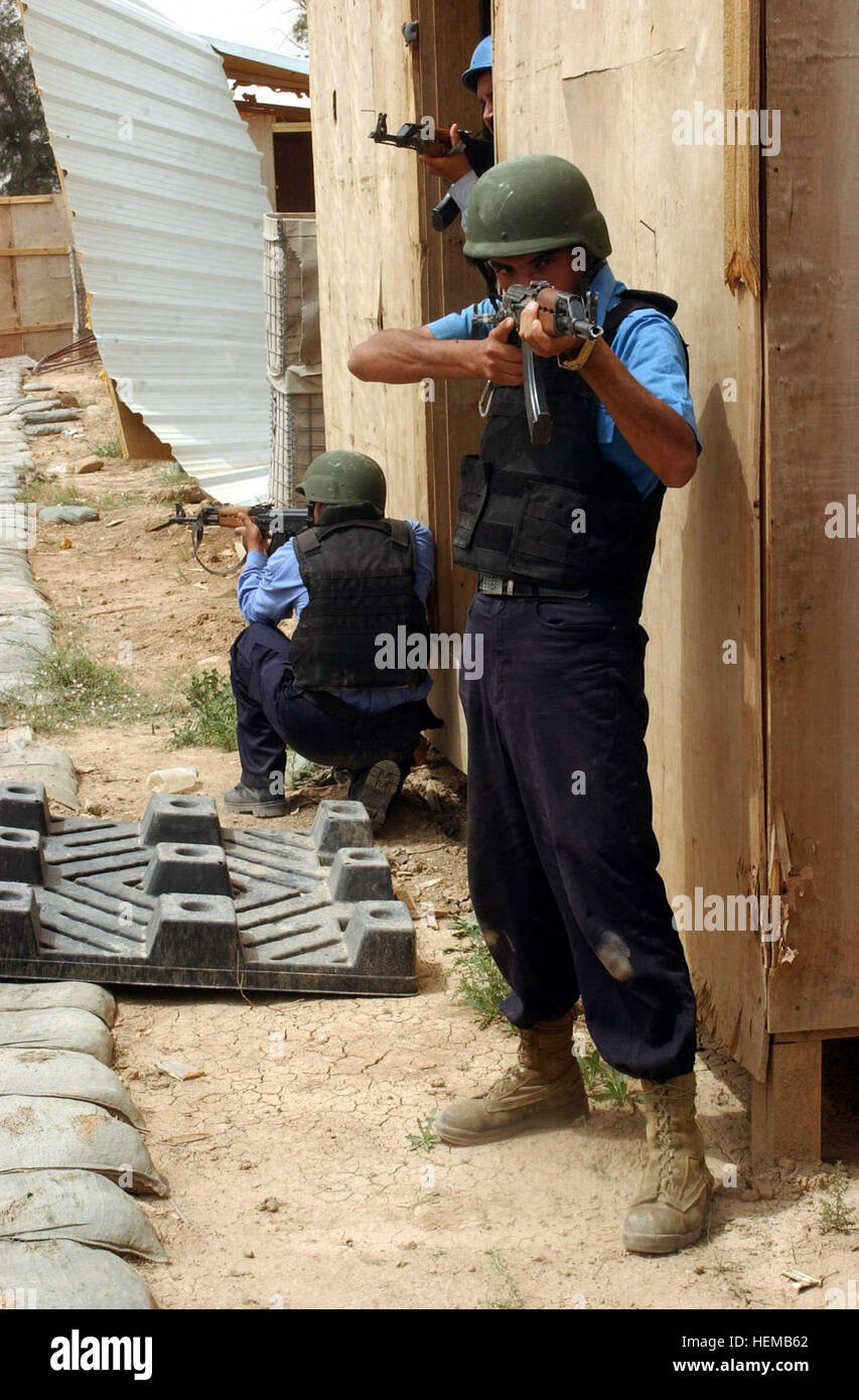 Iraqi police officers conduct training at Camp Hero in Ramadi, Iraq ...