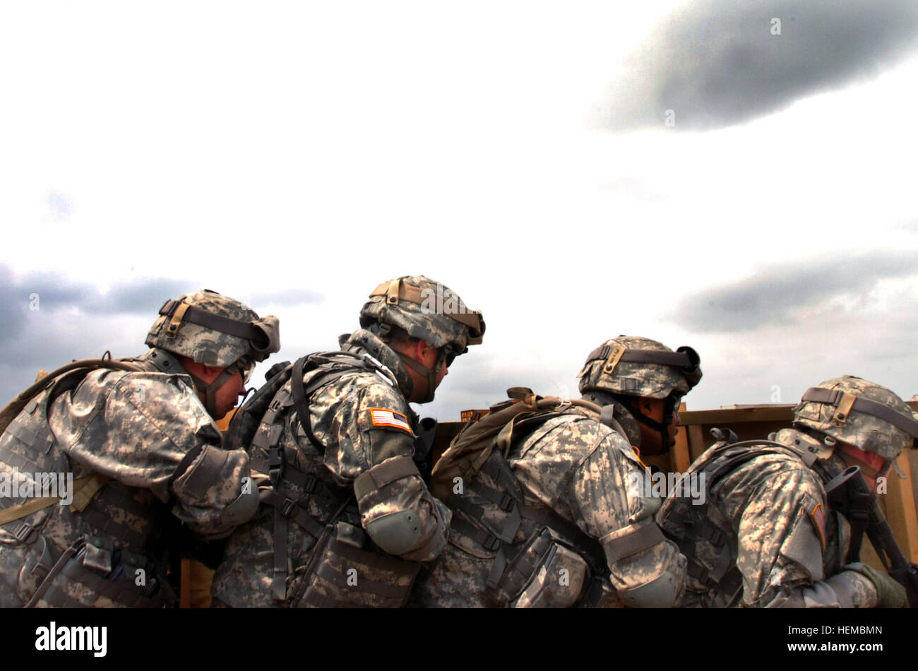 U.S. Army Soldiers assigned to Headquarters and Headquarters Company ...