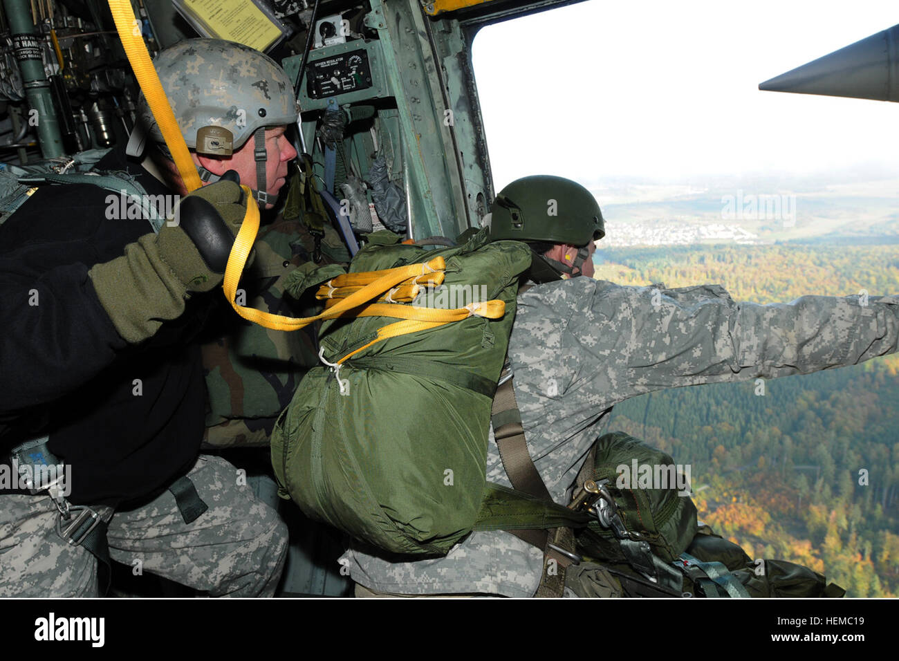 An instructor from the U.S. Army Jumpmaster Mobile Training Team ...