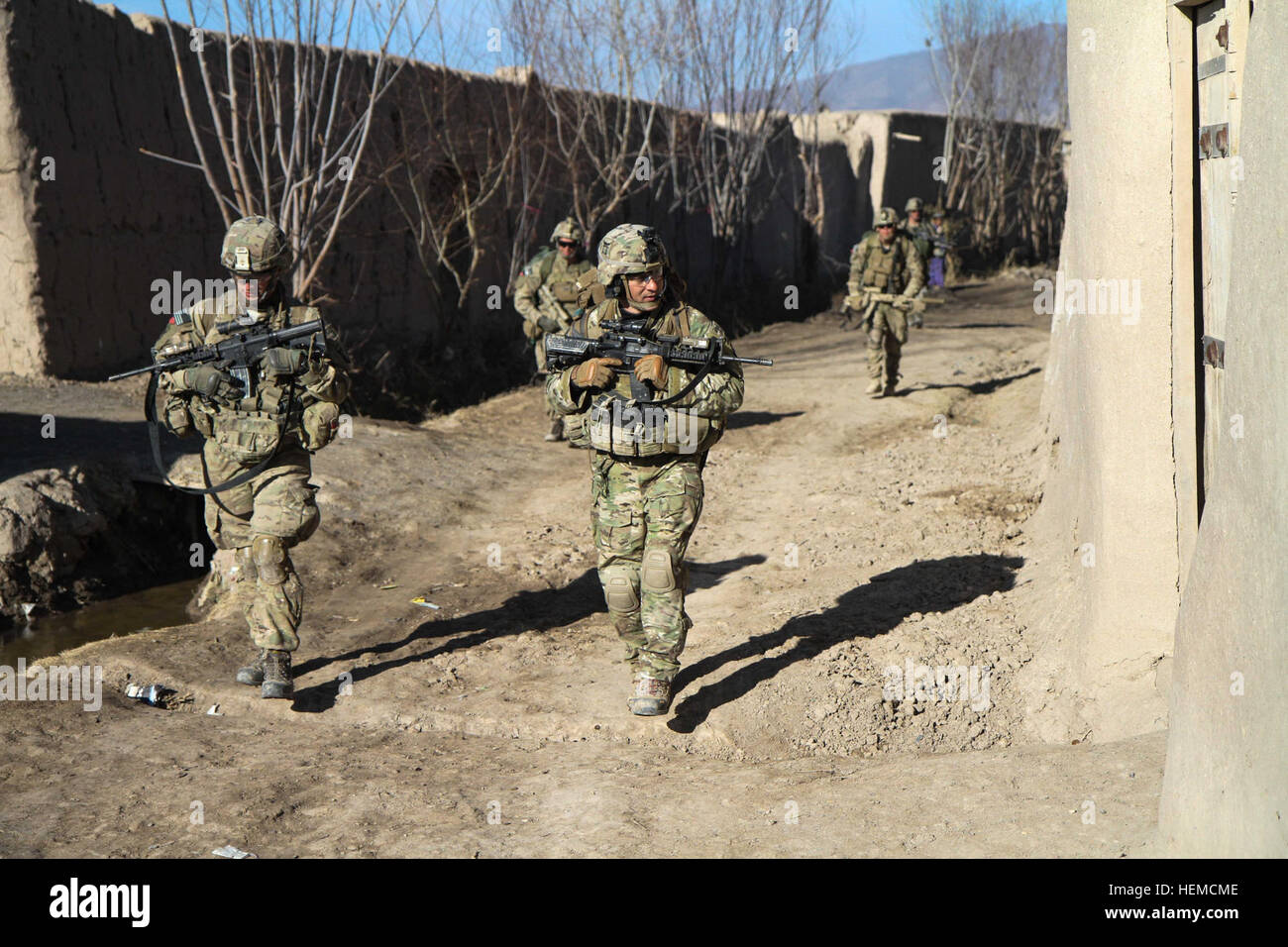 U s army platoon conducts hi-res stock photography and images - Alamy