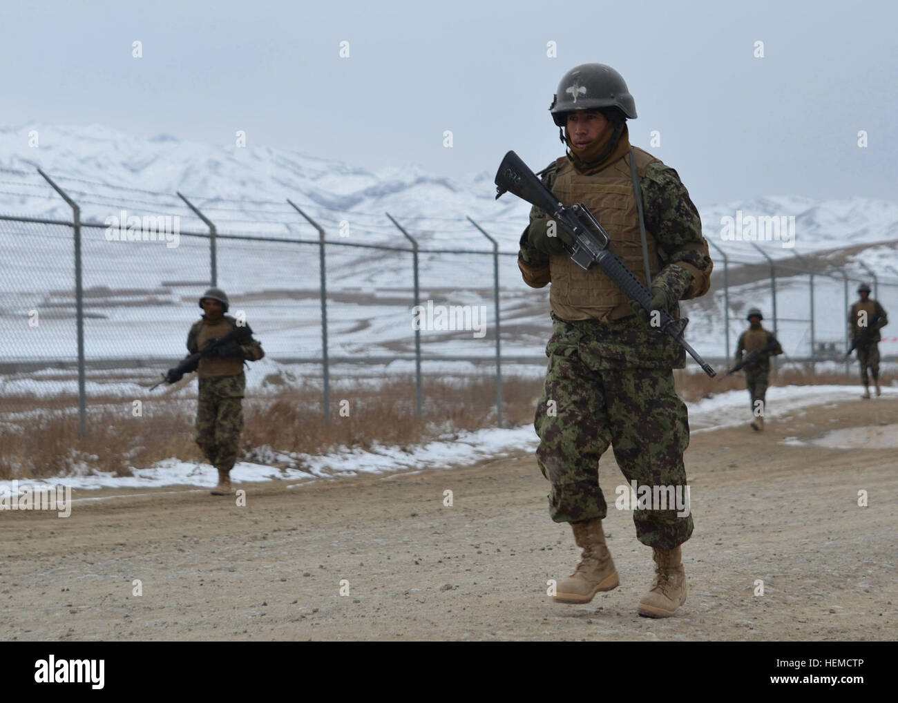 Soldiers hand signals hi-res stock photography and images - Alamy