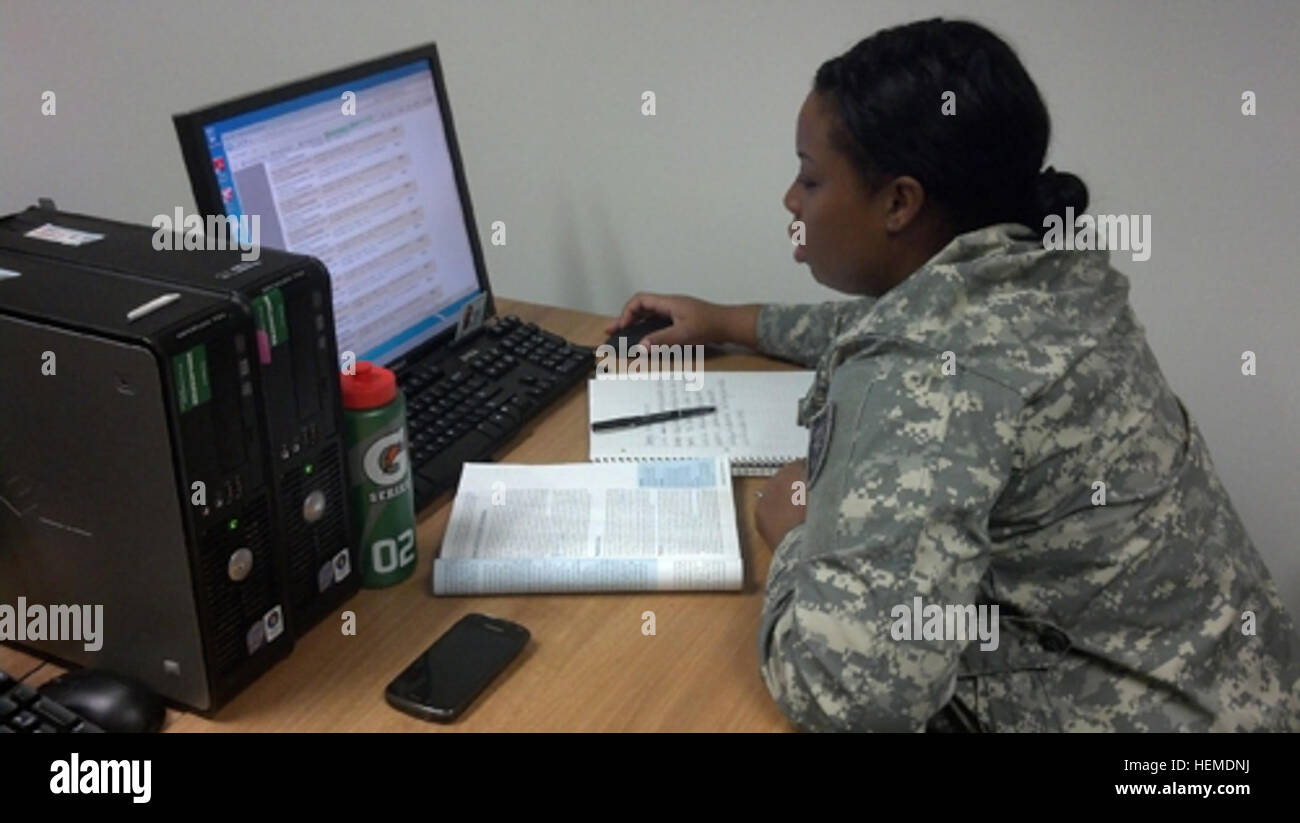 A North Carolina National Guard soldier uses a Distributed Learning ...