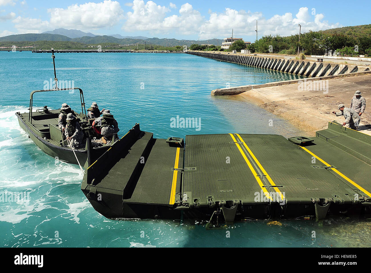 U.S. Soldiers with the Puerto Rico National Guard's 190th Engineer ...