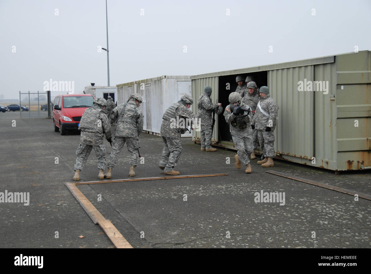 U.S. Army soldiers from SHAPE Battalion, U.S. Army Europe Brigade ...