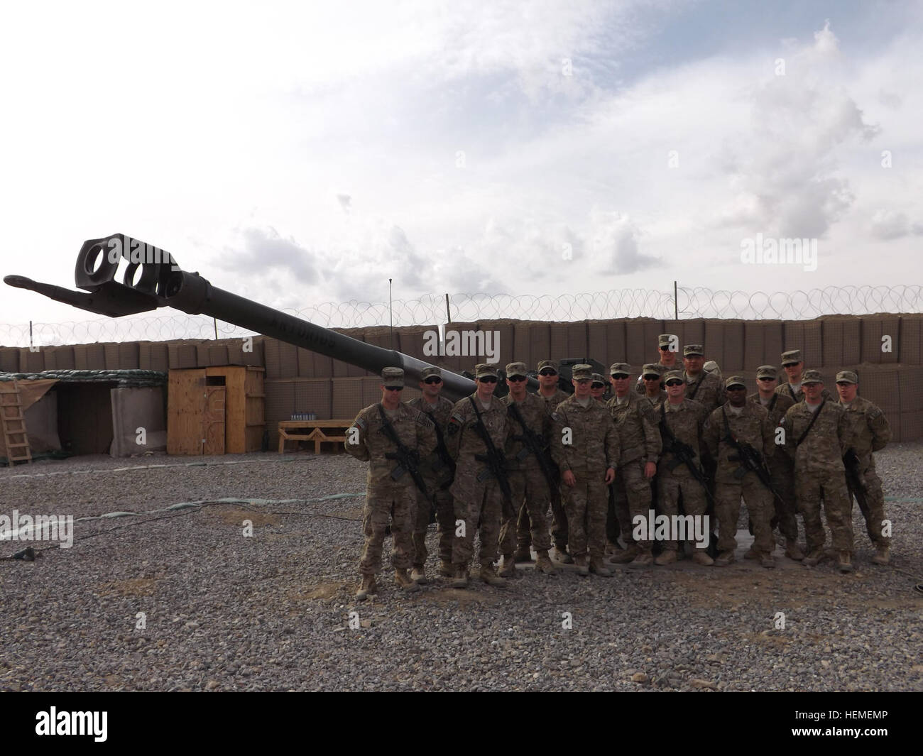 U.S. Soldiers with the 2nd Platoon, Alpha Battery, 1st Battalion, 41st ...
