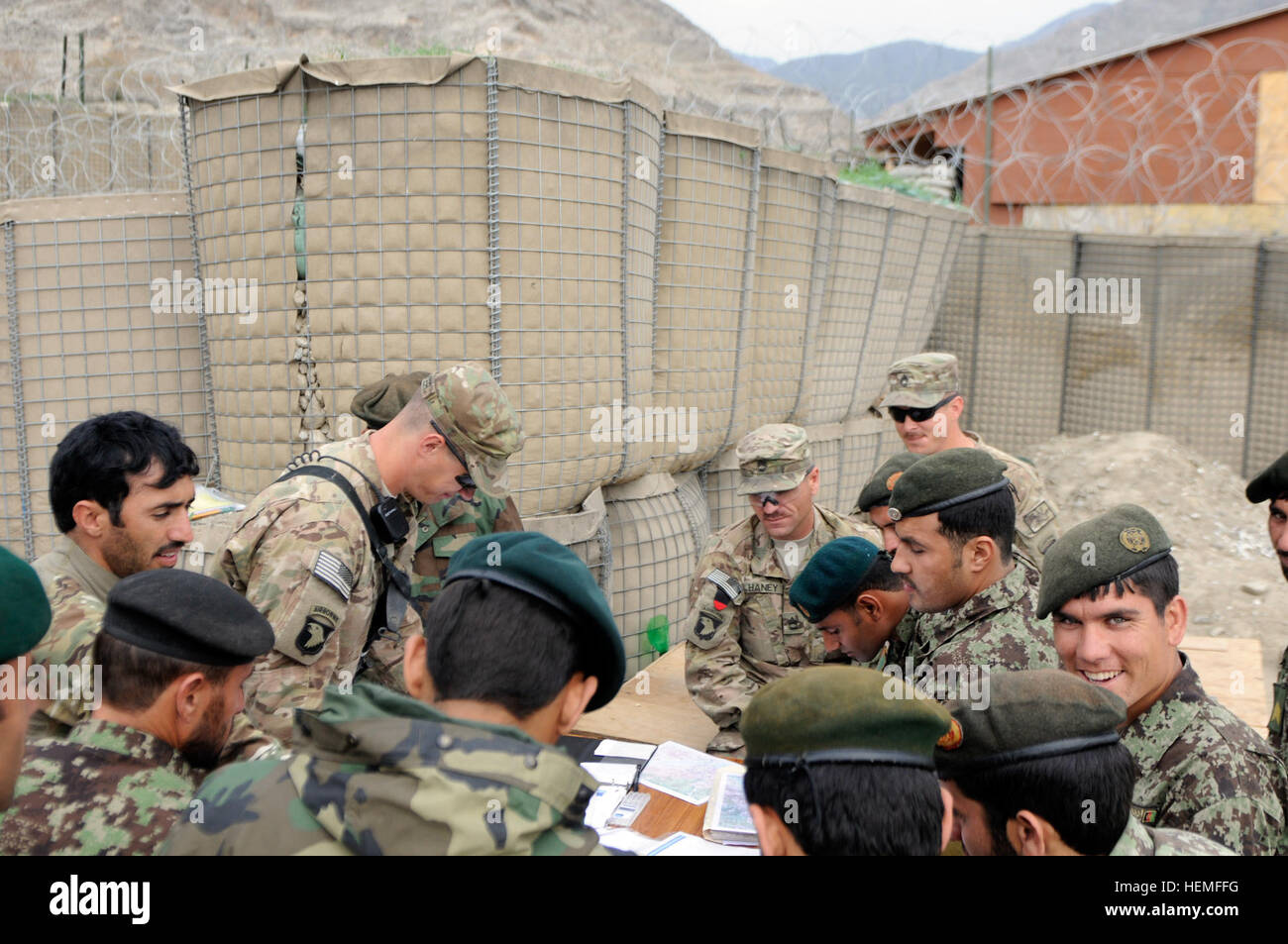 U.S. Army soldiers with 4/2 Combat Support Kandak Security Forces ...