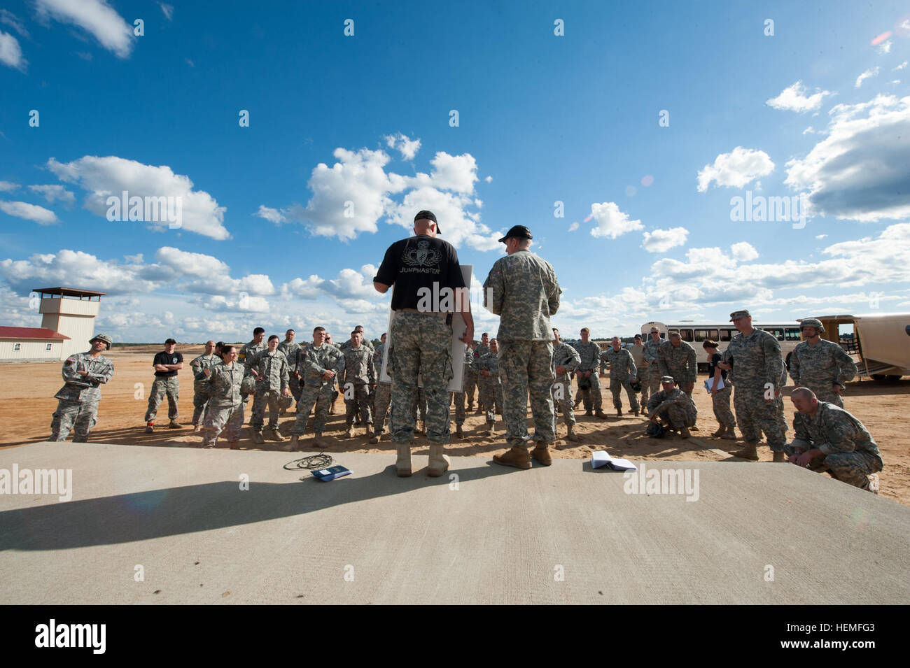 Senior jumpmaster qualification hi-res stock photography and images - Alamy