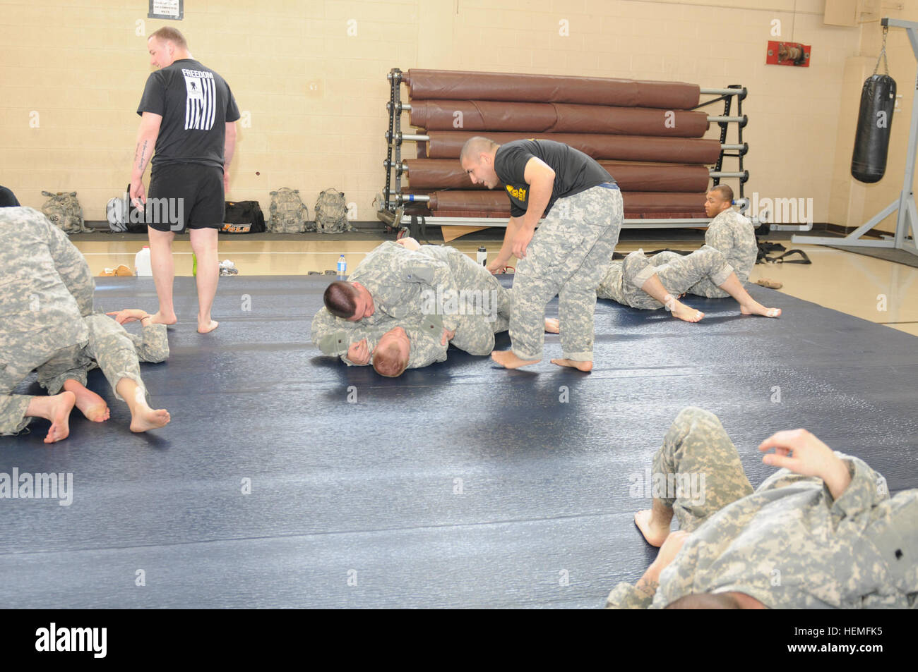 Soldiers assigned to the 561st Military Police Company, 101st ...