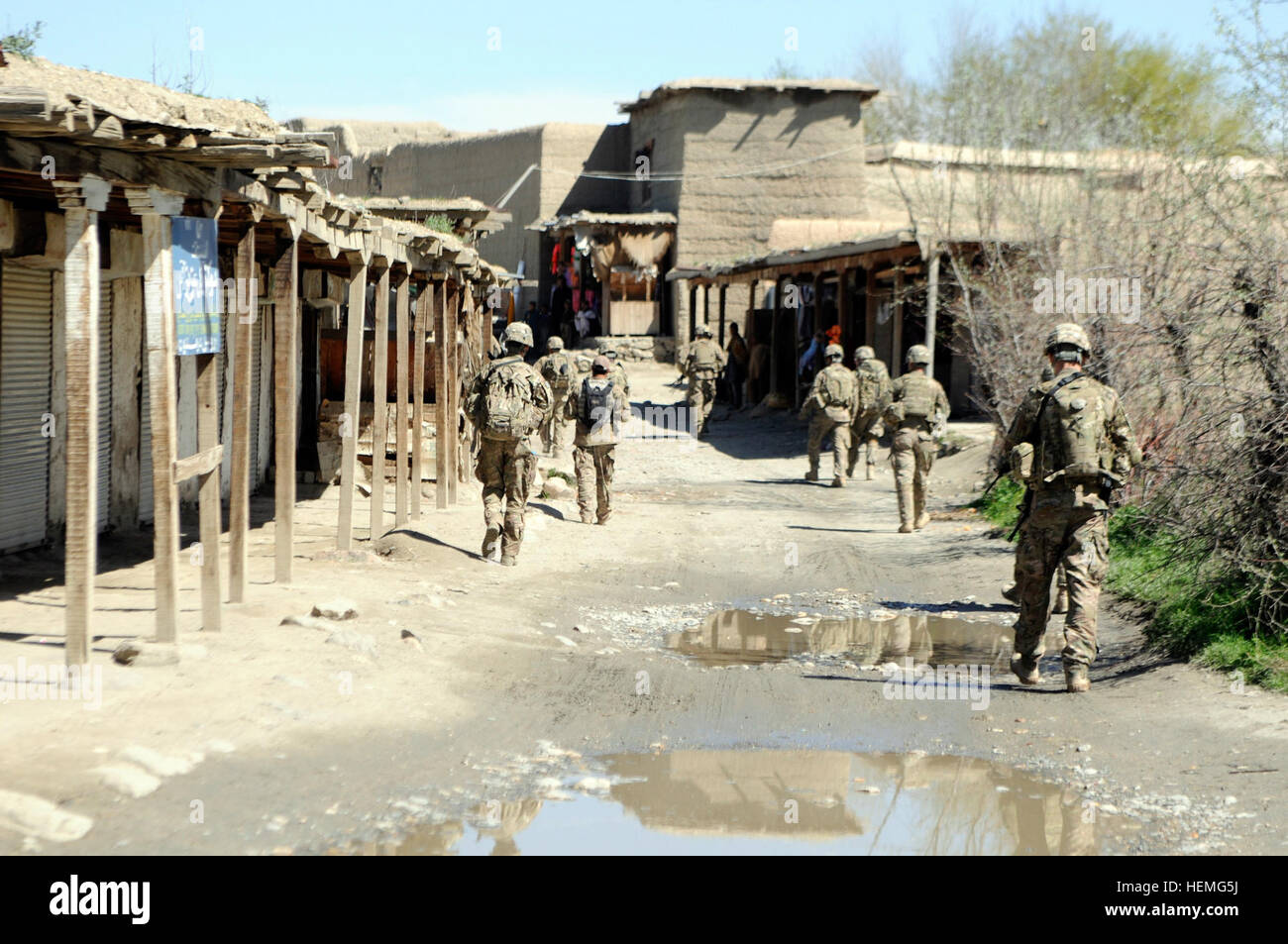 1st battalion 327th infantry regiment hi-res stock photography and ...