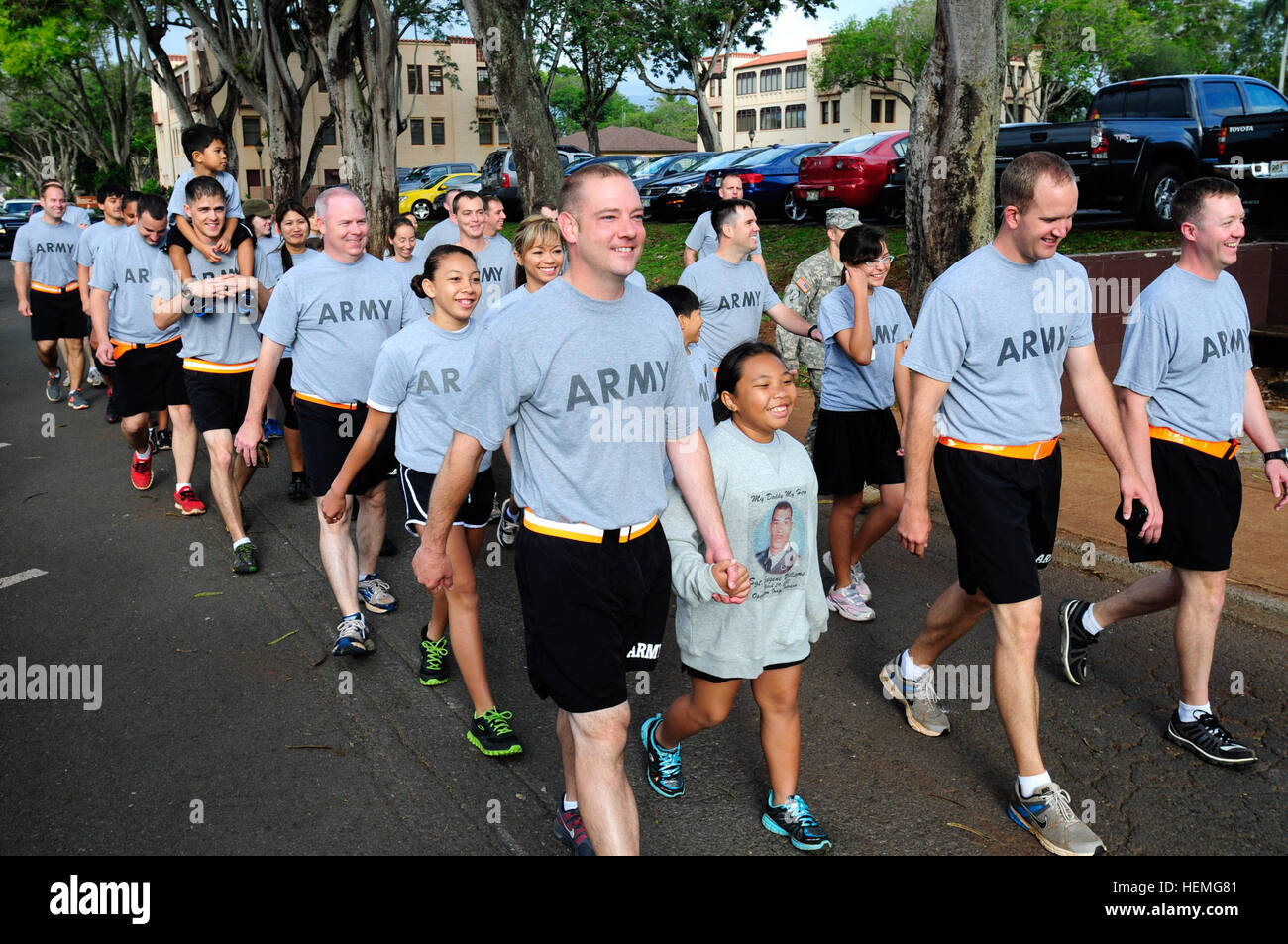Soldiers military families children hi-res stock photography and images ...
