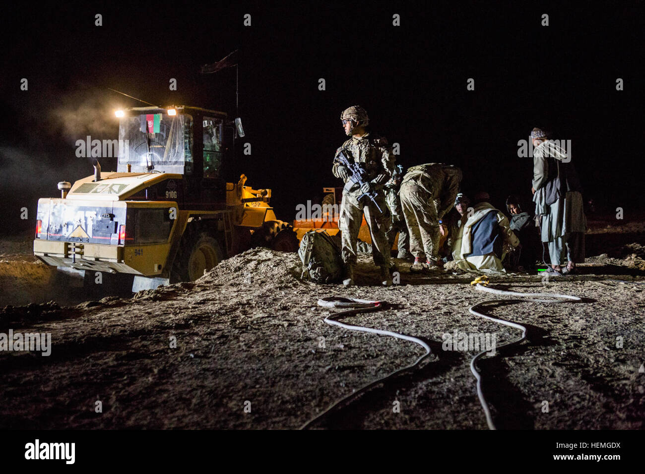 Soldiers rescue child hi-res stock photography and images - Alamy