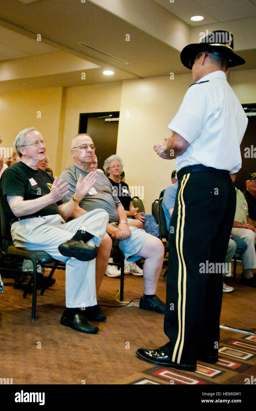 KILLEEN, Texas -- Retired U.S. Army Lt. Col. Jim Buckner (sitting, left ...