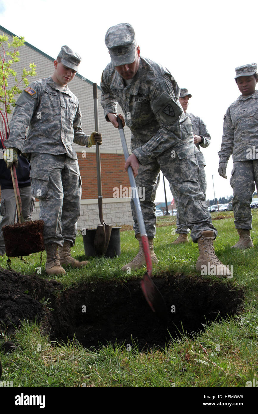 U.S. Army Sgt. 1st Class Scott Swieda with the Headquarters and ...