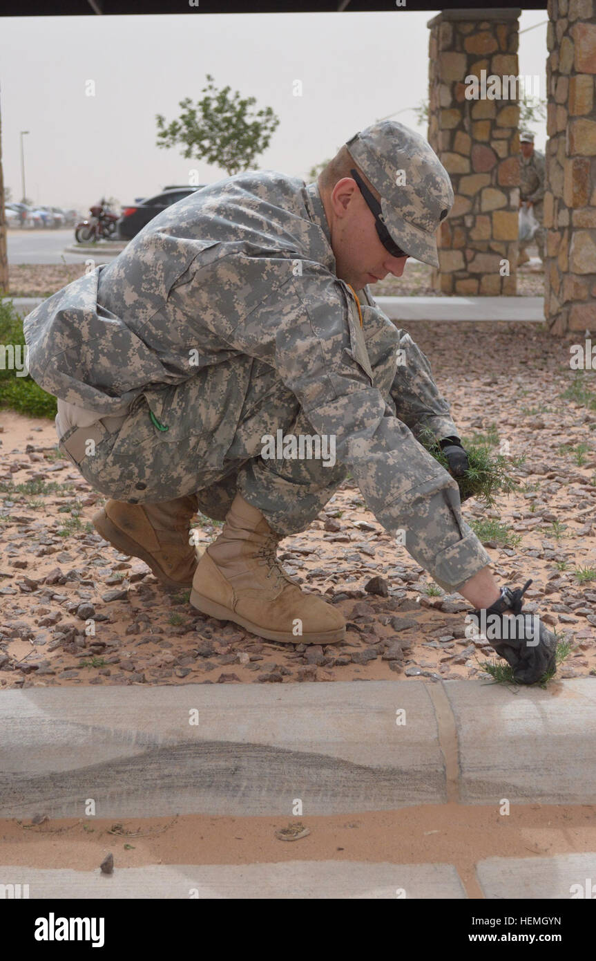 Field artillery cleaning hi-res stock photography and images - Alamy