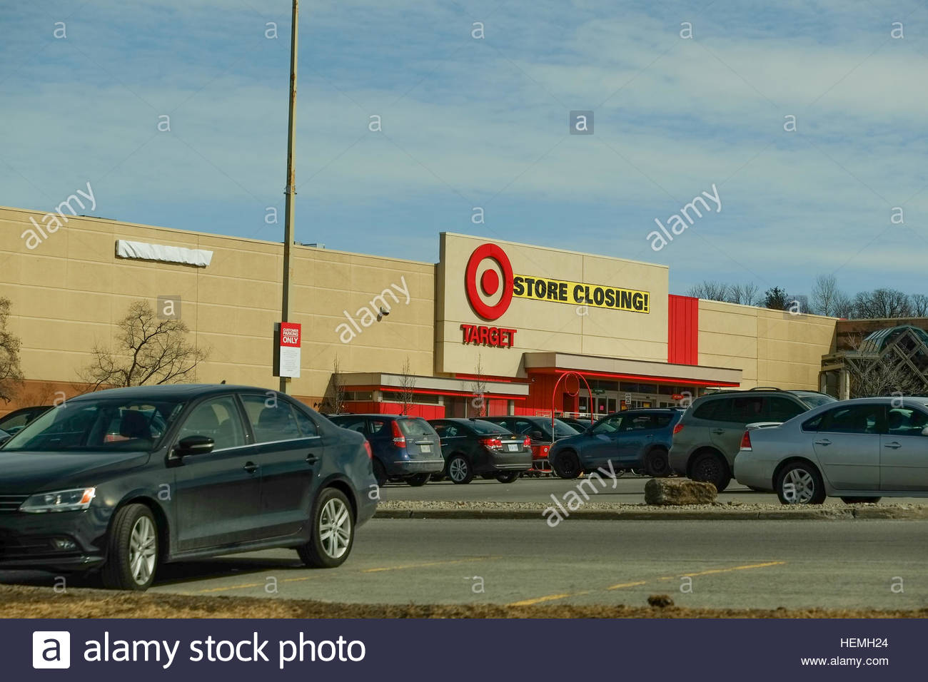 Us Store Closing Sign High Resolution Stock Photography and Images - Alamy