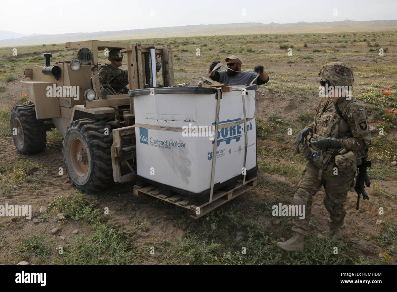 U.S. Army Soldiers from Alpha Company, 426th Brigade Support Battalion ...