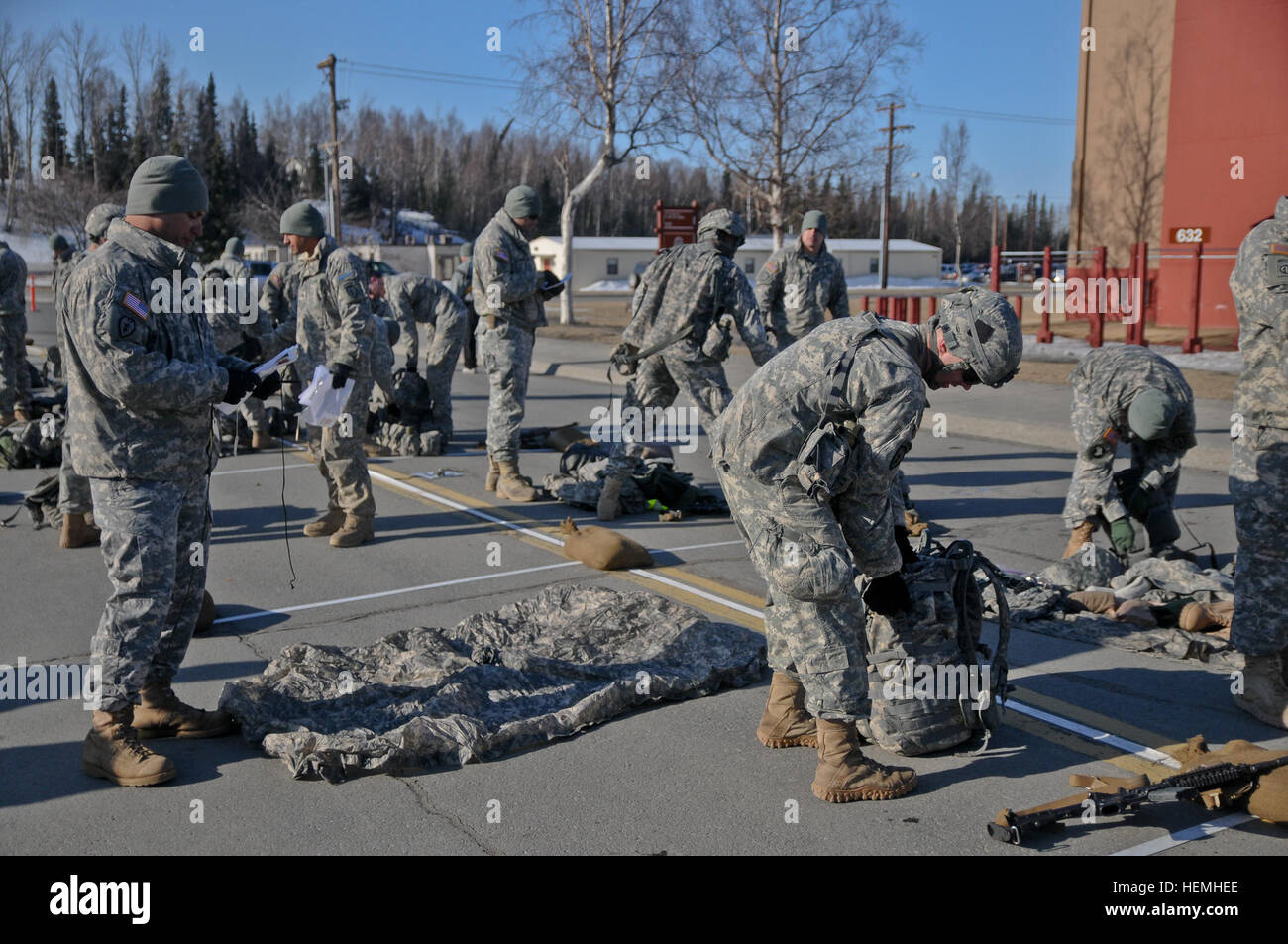 U.S. Soldiers with the 4th Brigade Combat Team, 25th Infantry Division ...