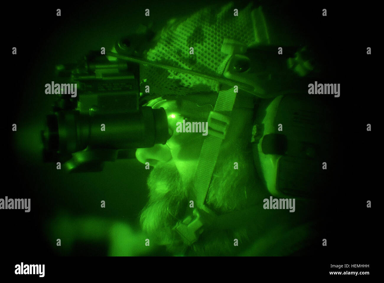 Australian army night vision combat hi-res stock photography and images ...