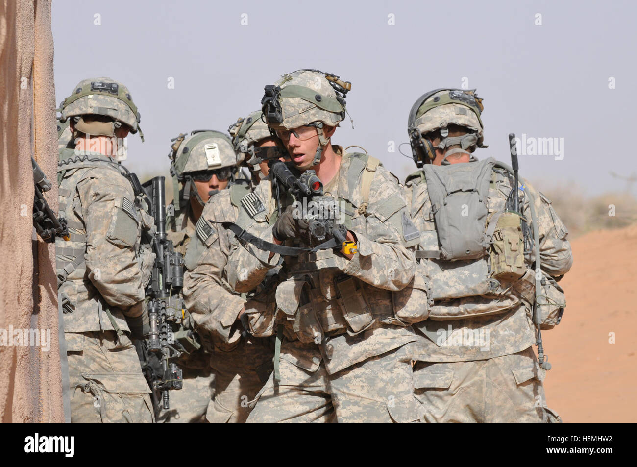 U.S. Soldiers with the 1st Battalion, 6th Infantry Regiment, 2nd ...
