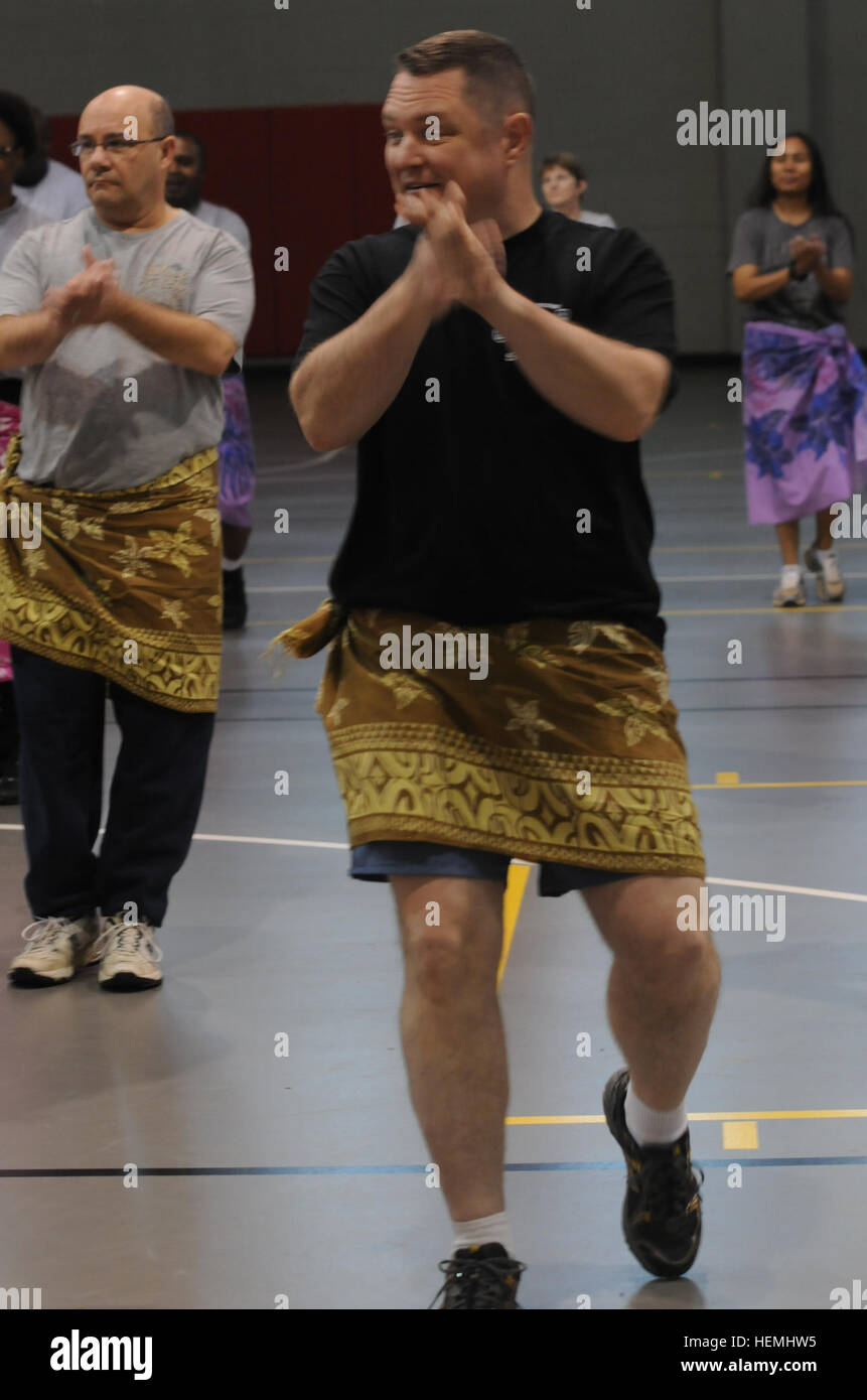 412th theater engineer command soldiers wear samoan garb hi-res stock ...