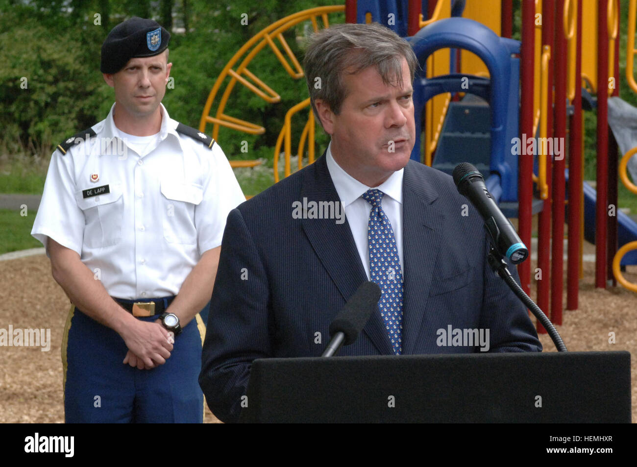 Nashville Mayor Karl Dean speaks during a ceremony where officials ...