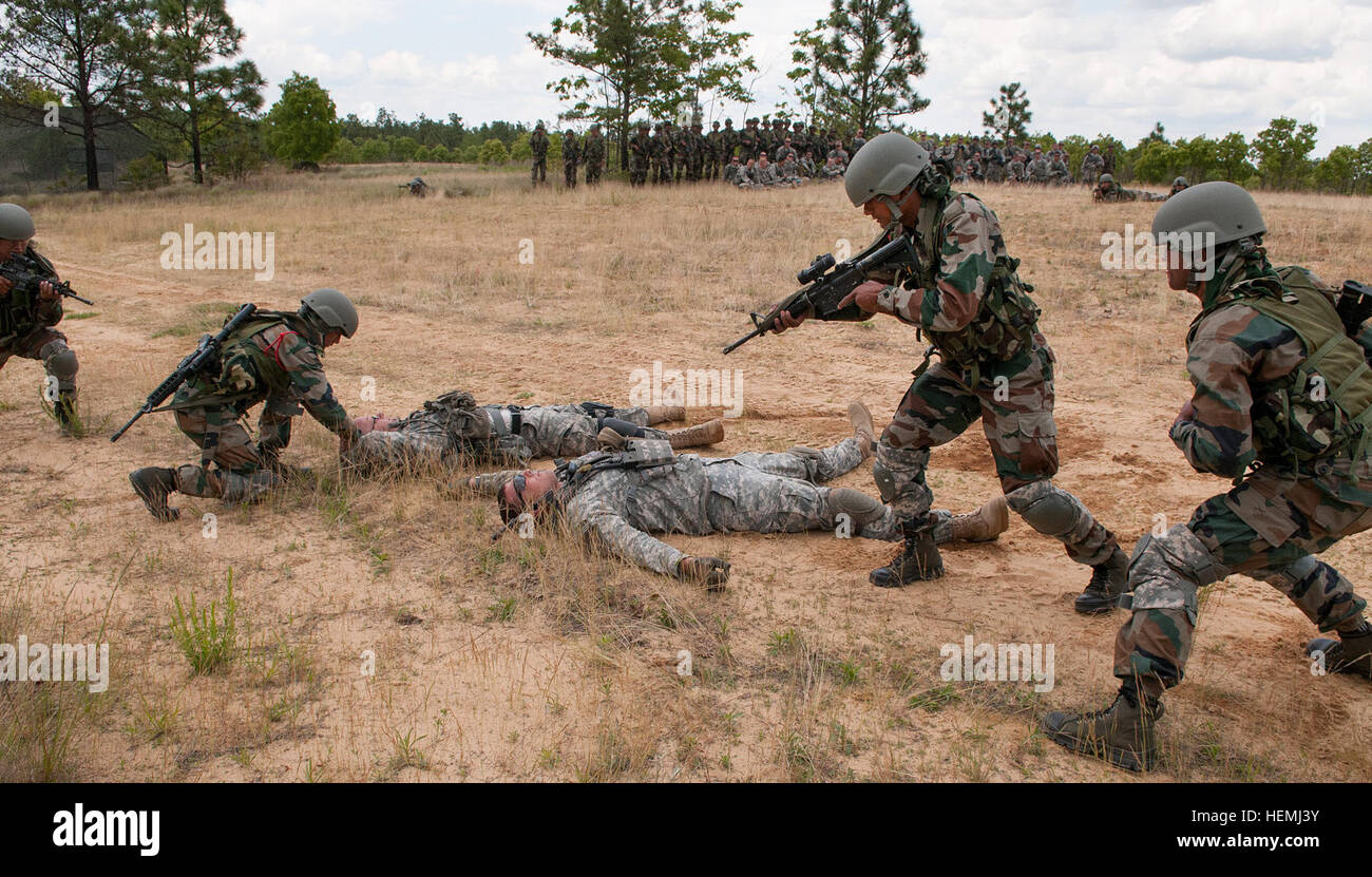 Indian Army soldiers from the 99th Mountain Brigade, 2nd Battalion, 5th ...