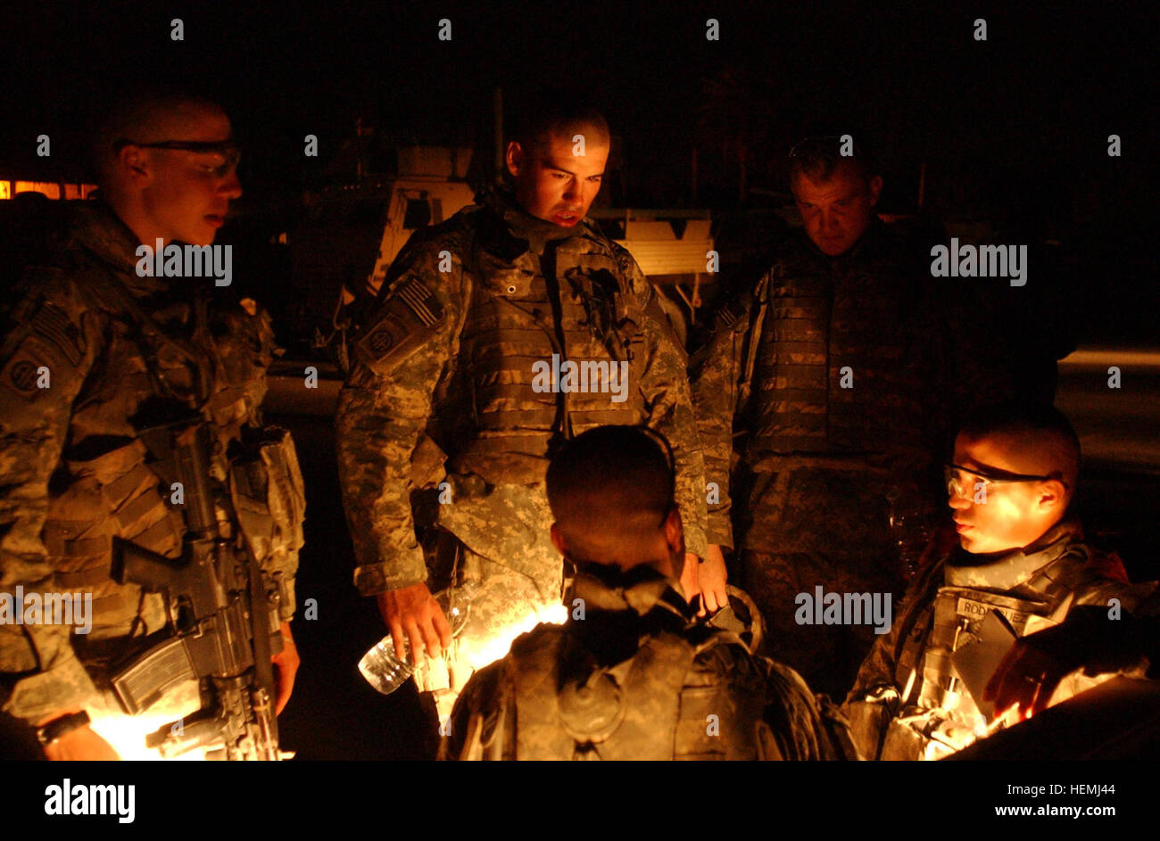 U.S. Army paratroopers from 2nd Platoon, Alpha Company (Engineers ...